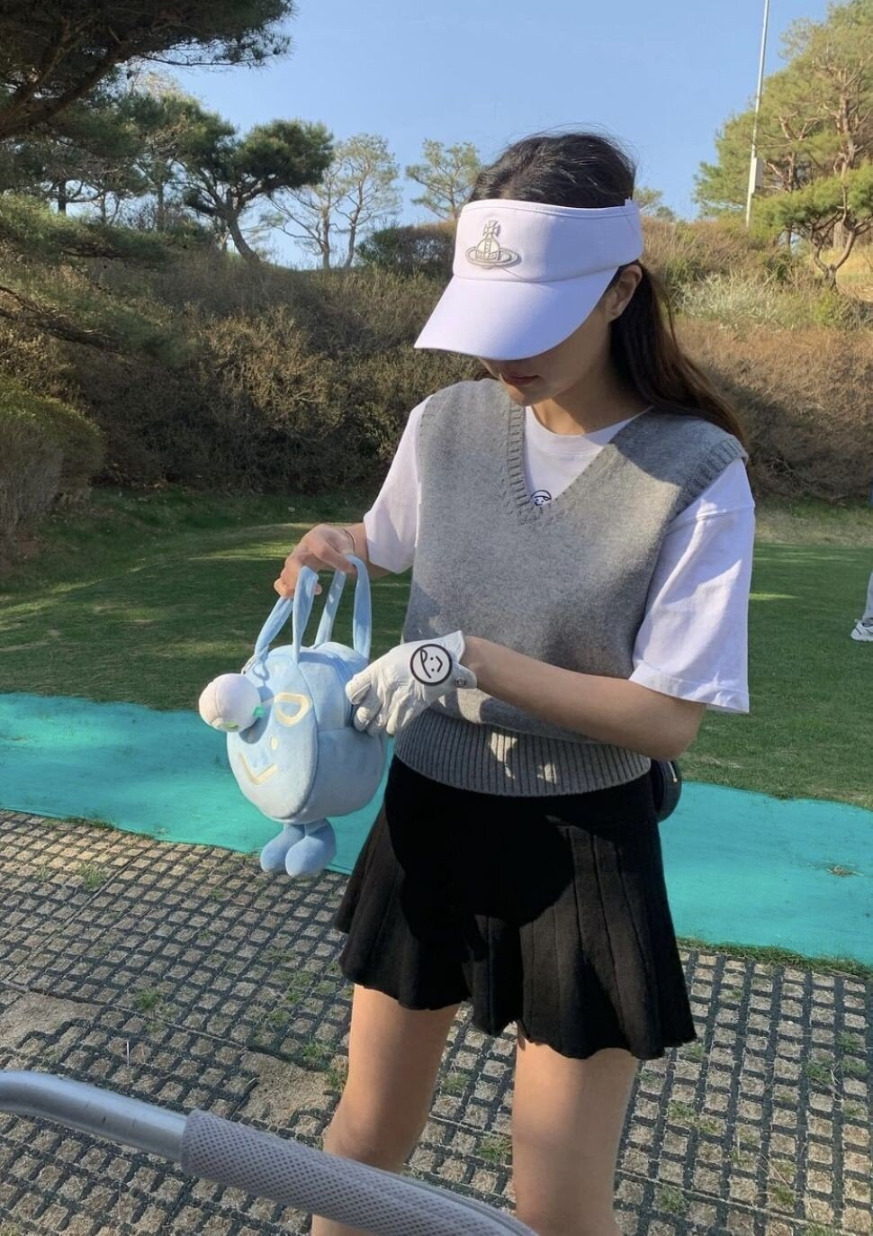 20 Chic Winter Golf Outfits for Women That Keep You Warm and Stylish on ...