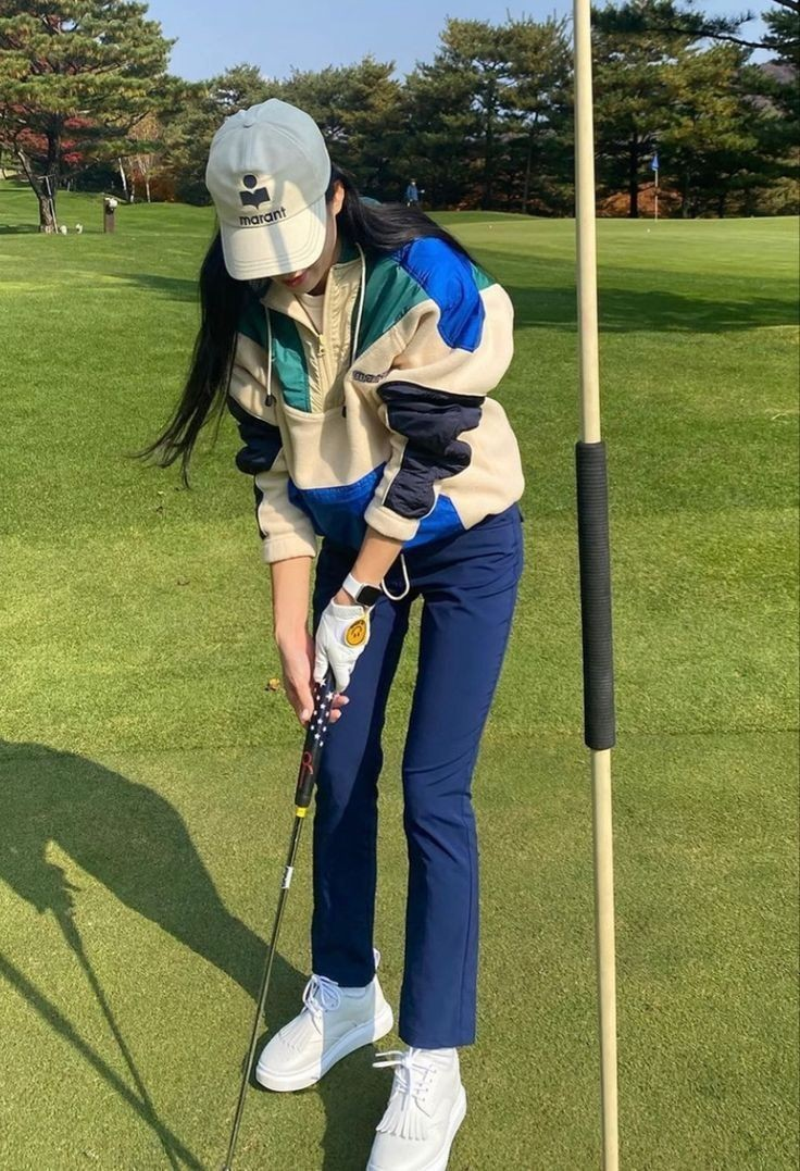 20 Chic Winter Golf Outfits for Women That Keep You Warm and Stylish on ...
