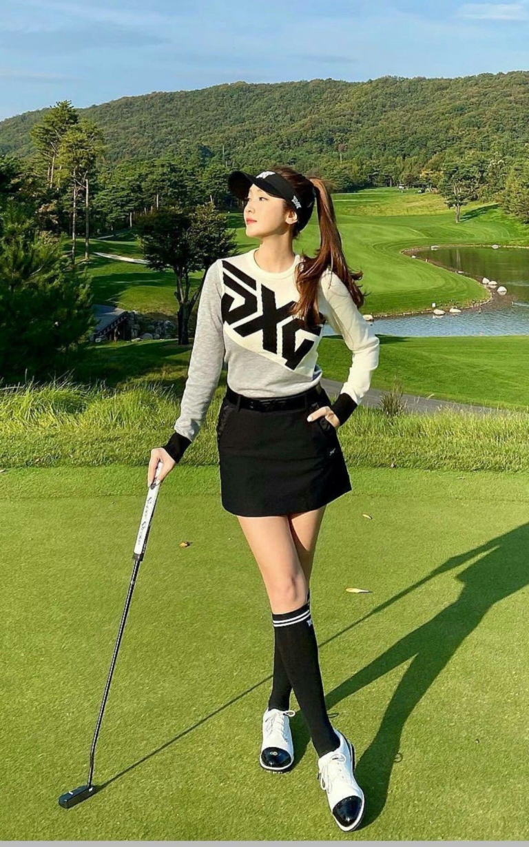20 Chic Winter Golf Outfits for Women That Keep You Warm and Stylish on ...