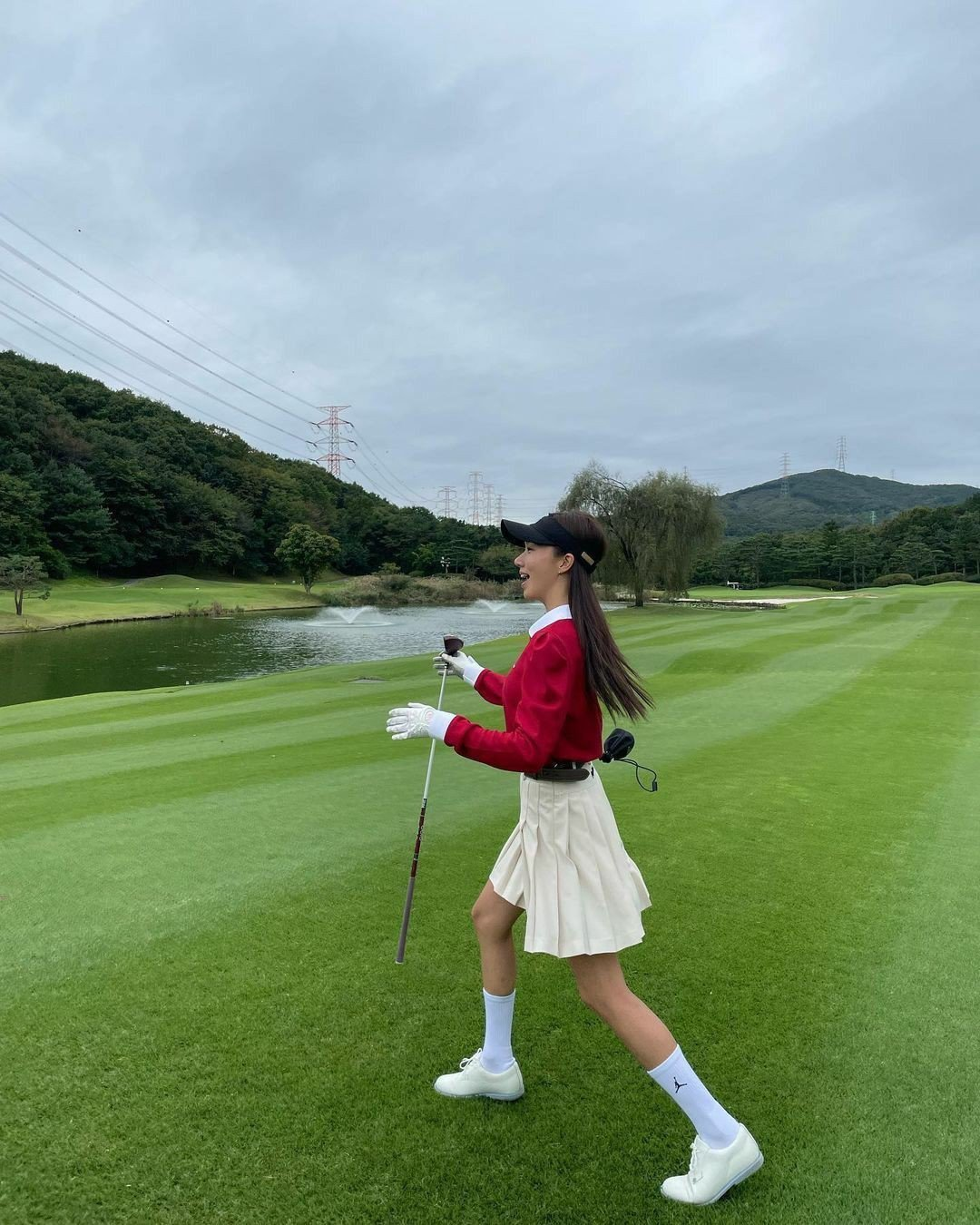 20 Chic Winter Golf Outfits for Women That Keep You Warm and Stylish on ...